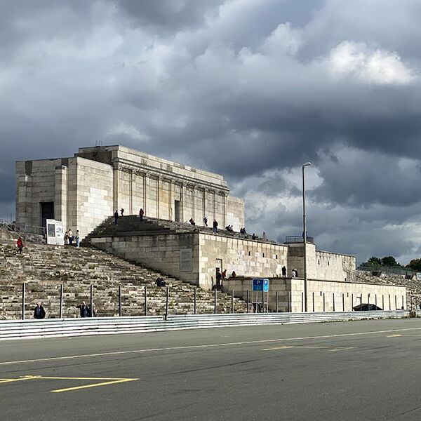 Bildergalerie zum Zeppelinfeld | Dokumentationszentrum ...